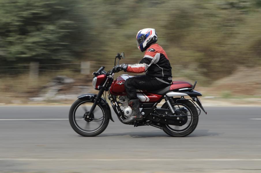 Bajaj V12 Price 2021 - V12 Bike Variants, Mileage and Colors | Droom